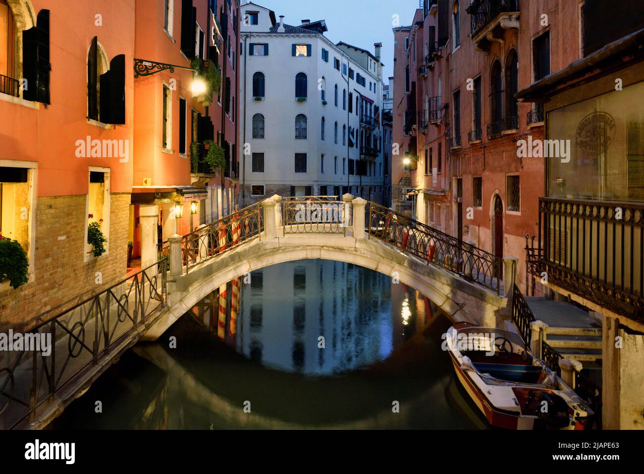 Dusk venice hi-res stock photography and images - Alamy