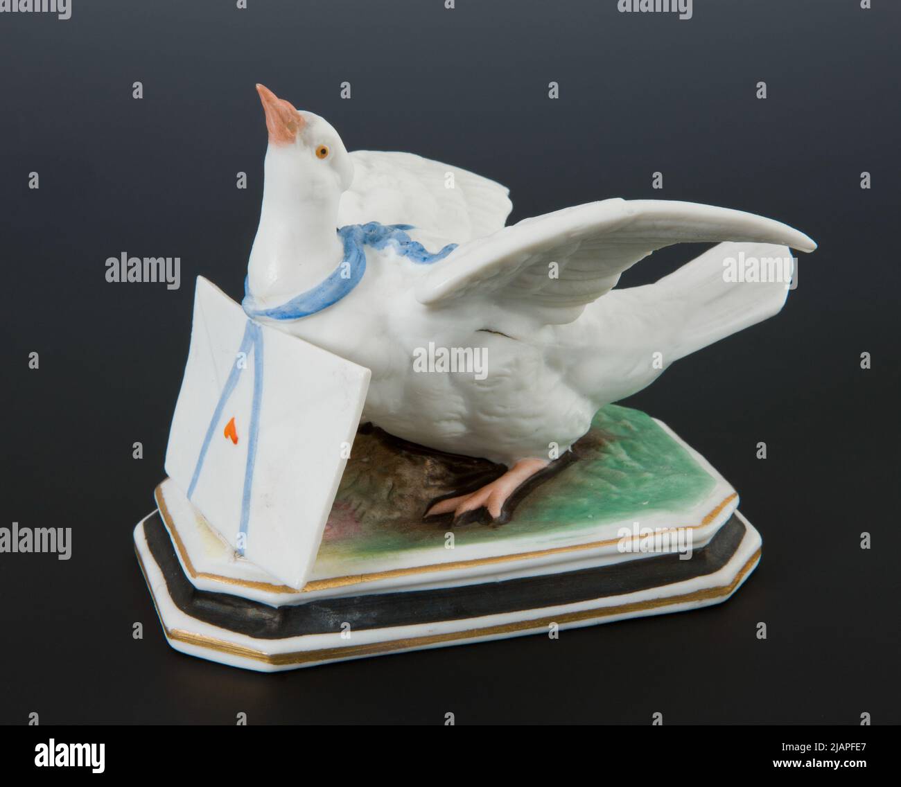 Pigeon messages hi-res stock photography and images - Alamy