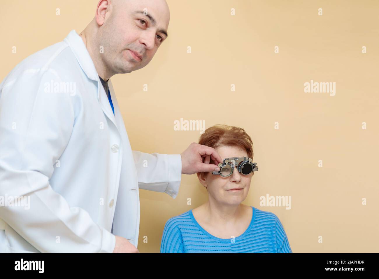 Male ophthalmologist trial frame hi-res stock photography and images ...