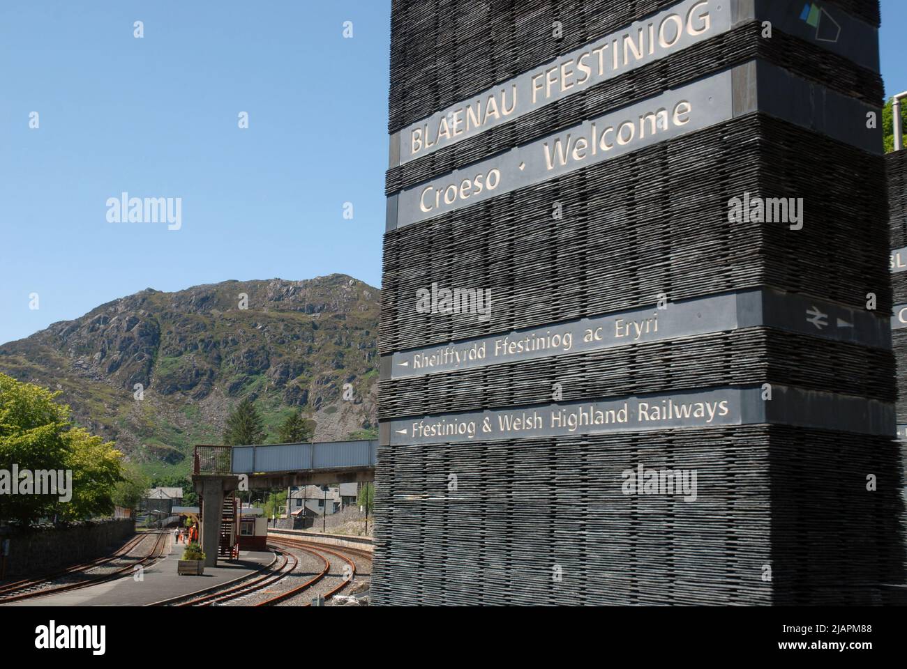 Slate sculptures commemorating the slate mining industry at Blaenau ...