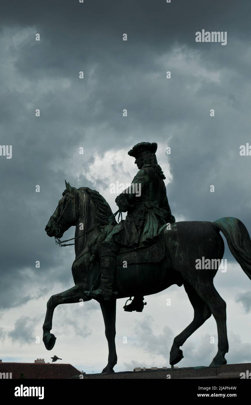Equestrian statues in Maria-Theresien Platz between the Natural History ...