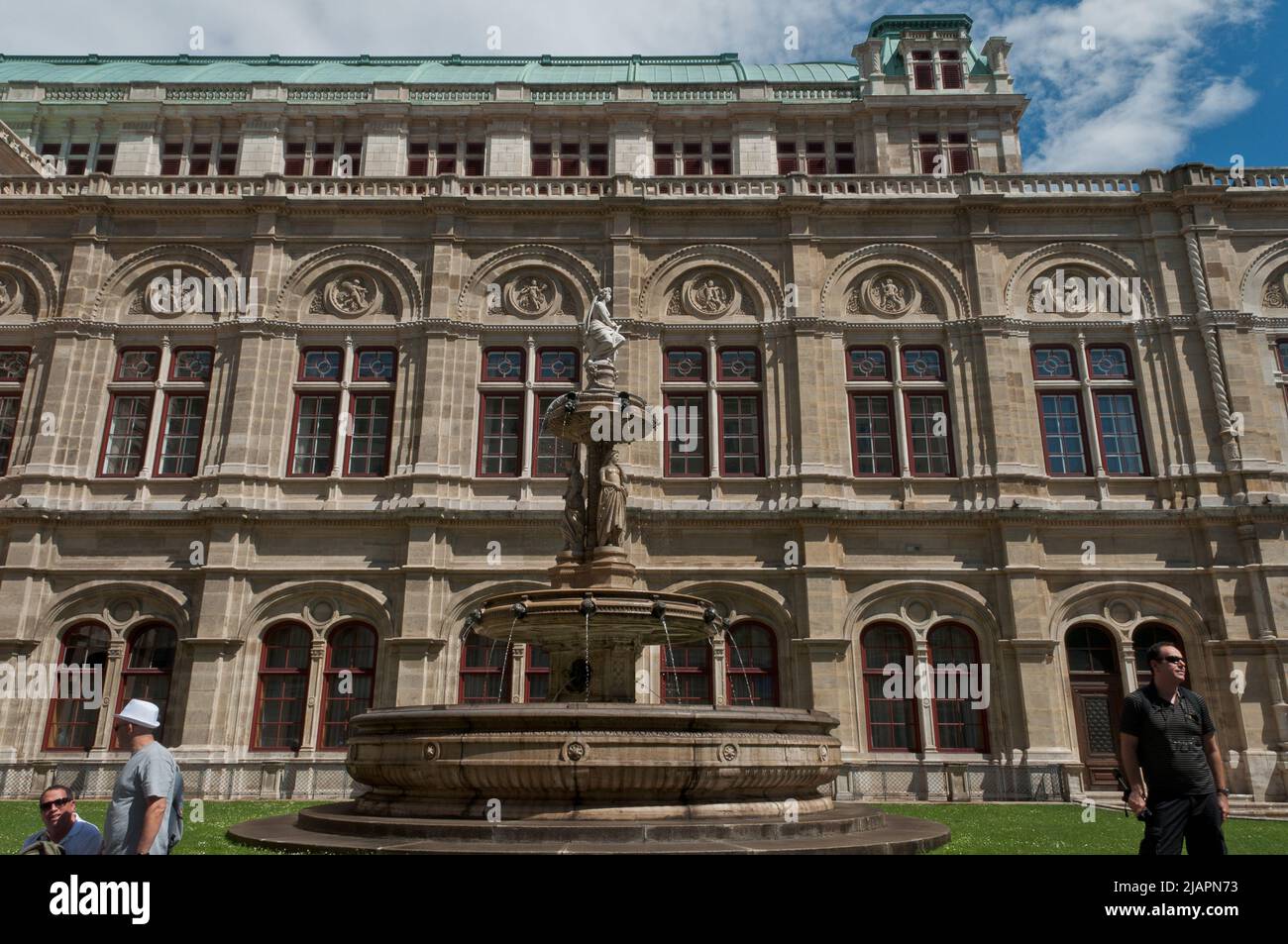 Fountain in a courtyard hi-res stock photography and images - Alamy