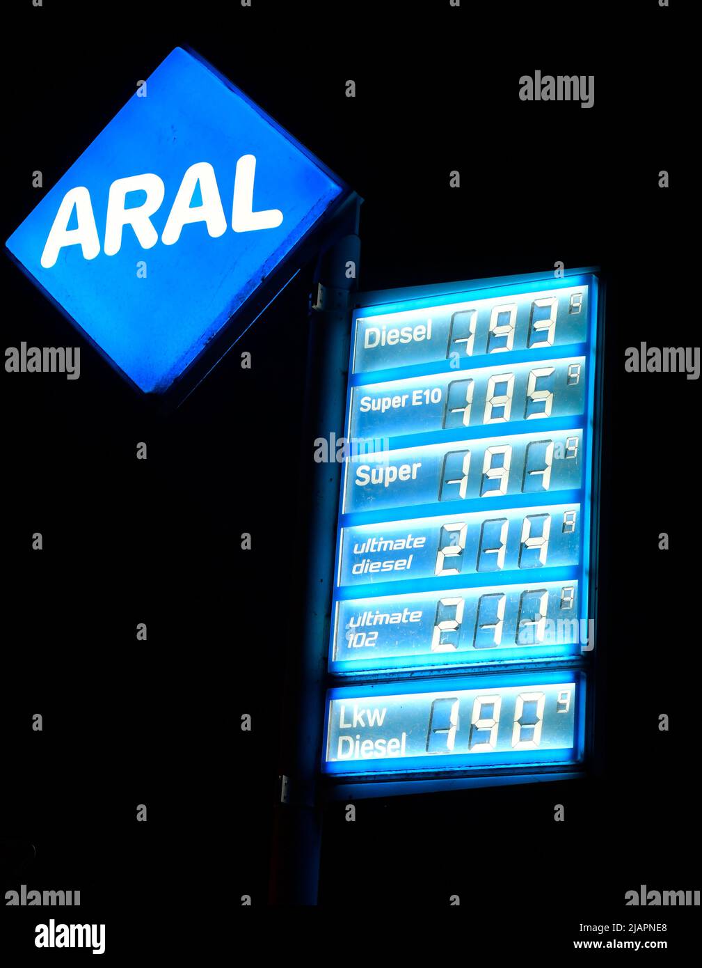 Opladen, Germany. 01st June, 2022. View of the price board at a gas ...