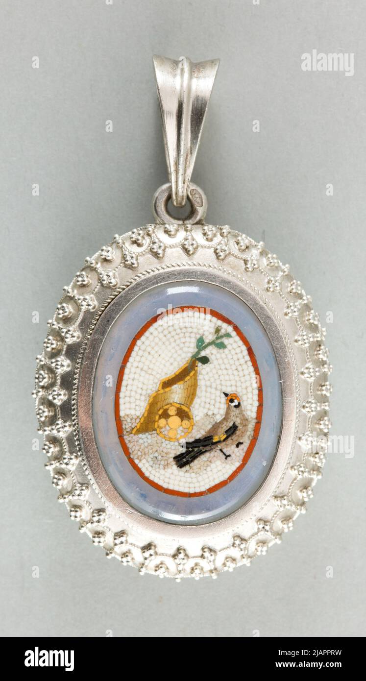 Artifact piece medallion hi-res stock photography and images - Alamy