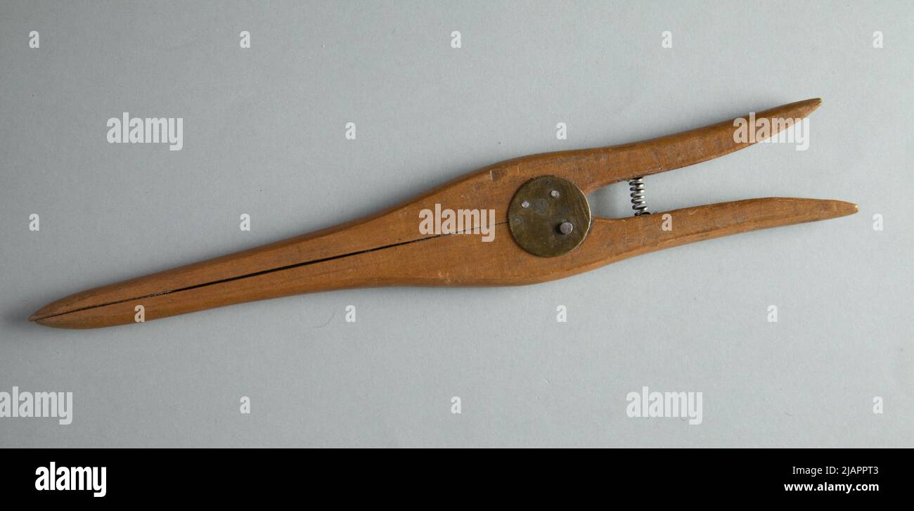 Stretching pliers hi-res stock photography and images - Alamy