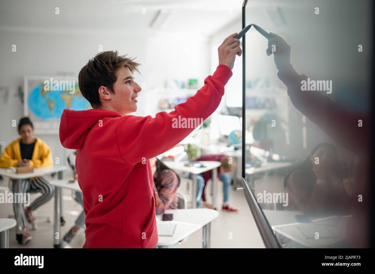 Tv in classroom hi-res stock photography and images - Alamy