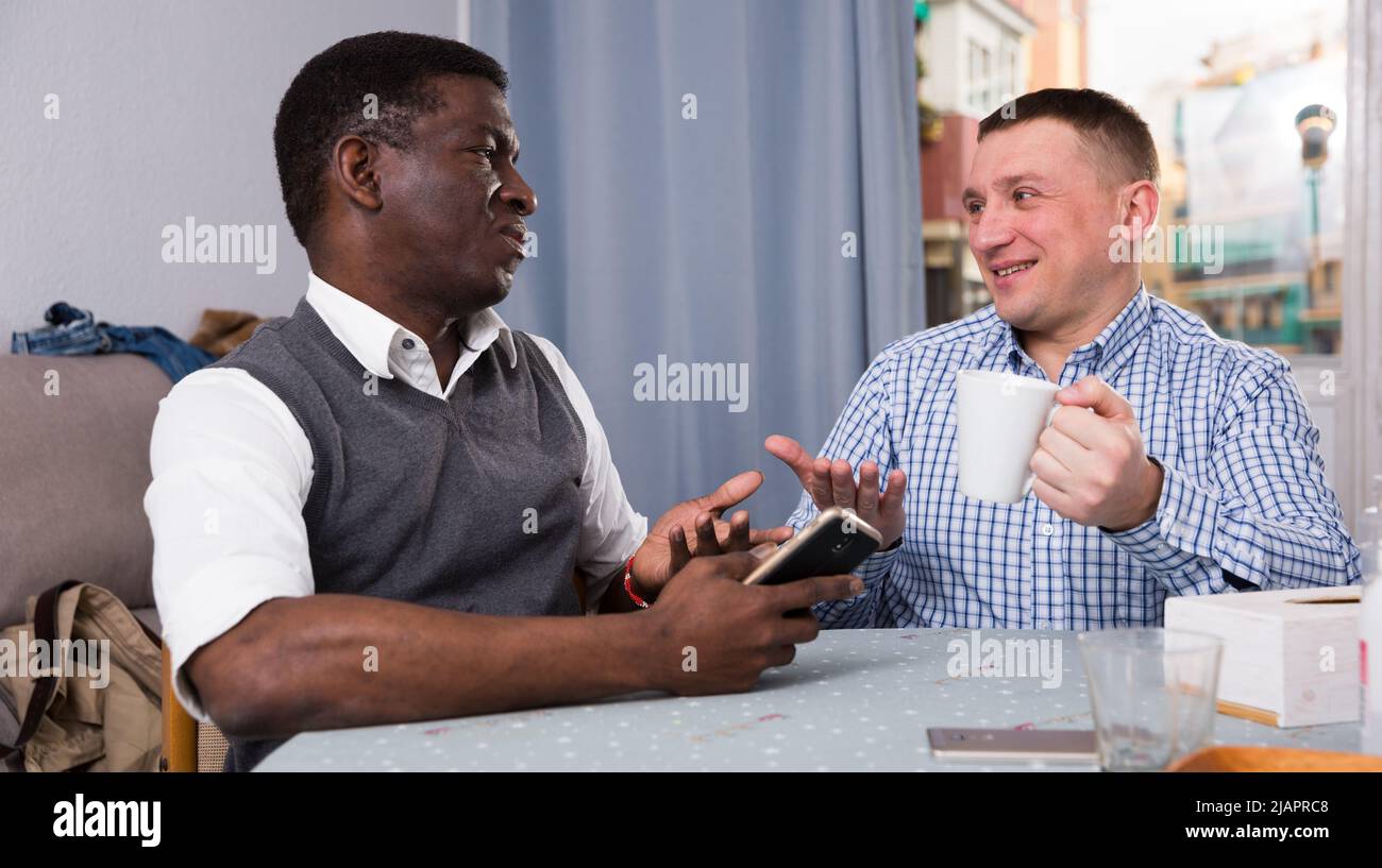 Guy socializing hi-res stock photography and images - Alamy