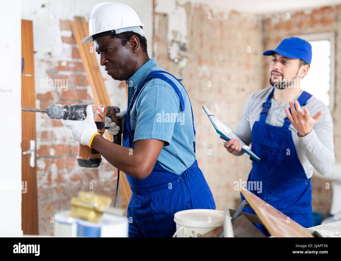 African builder concrete hi-res stock photography and images - Alamy