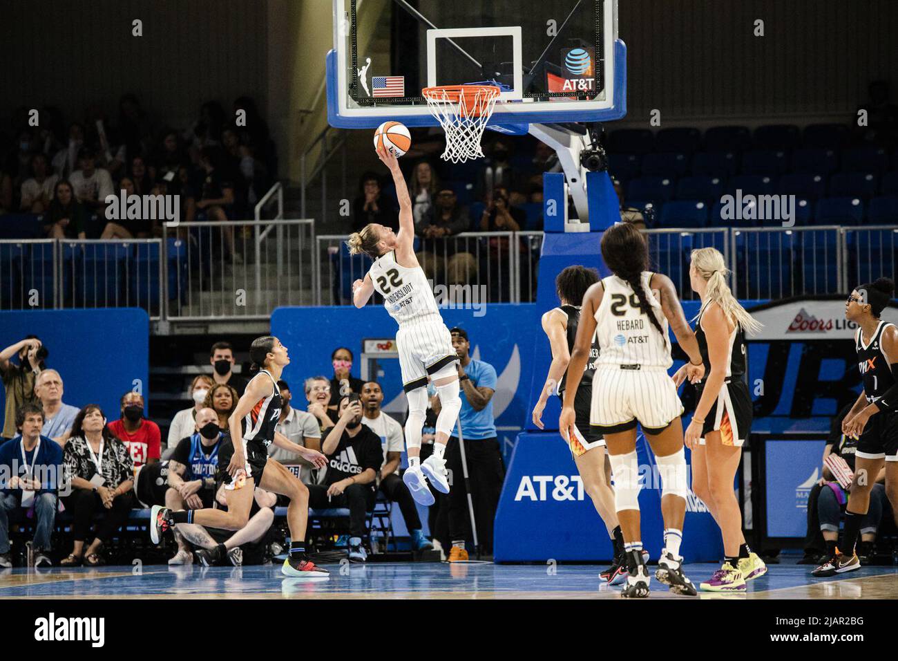 Wnba layup hi-res stock photography and images - Alamy
