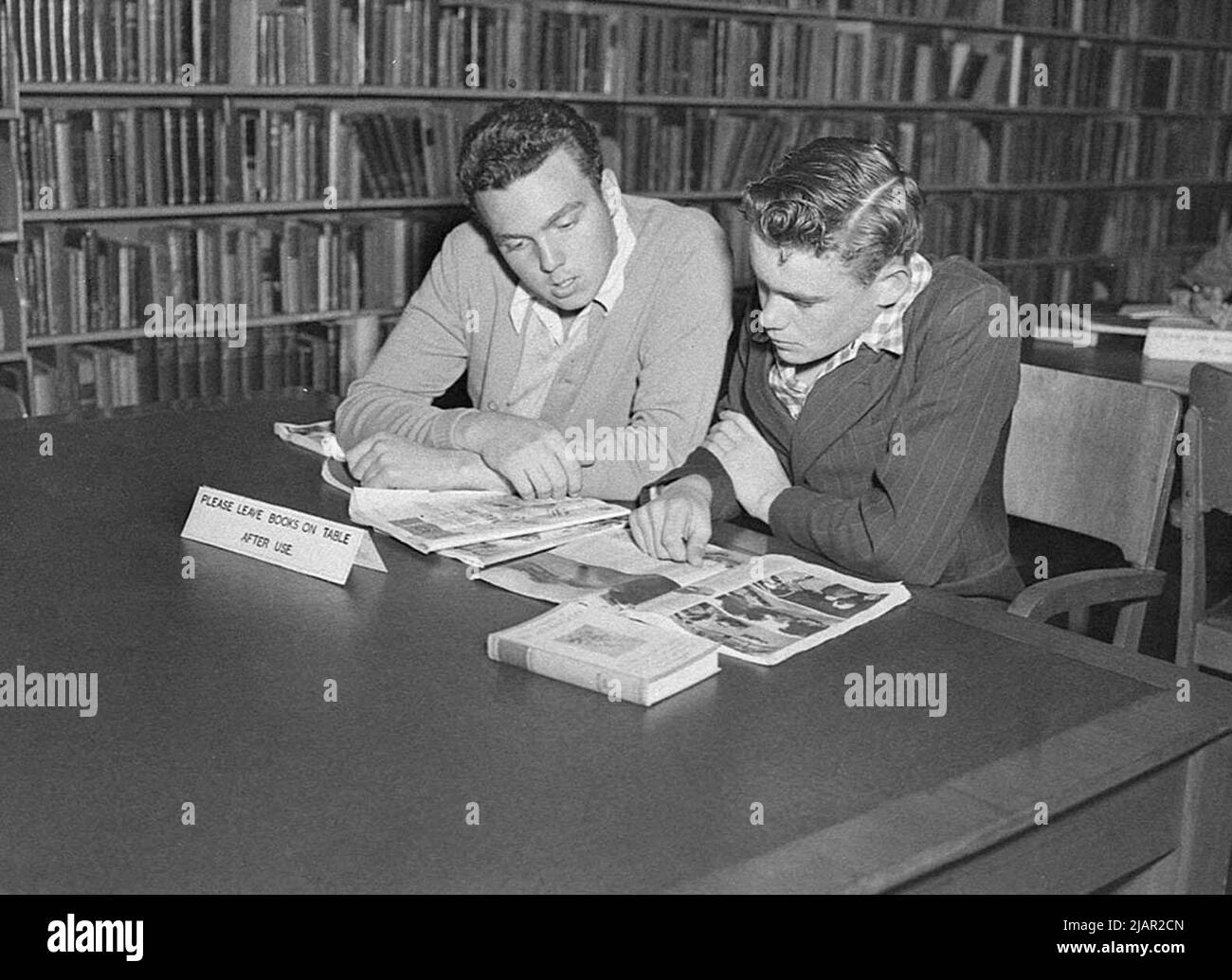 1950s men magazines hi-res stock photography and images - Alamy