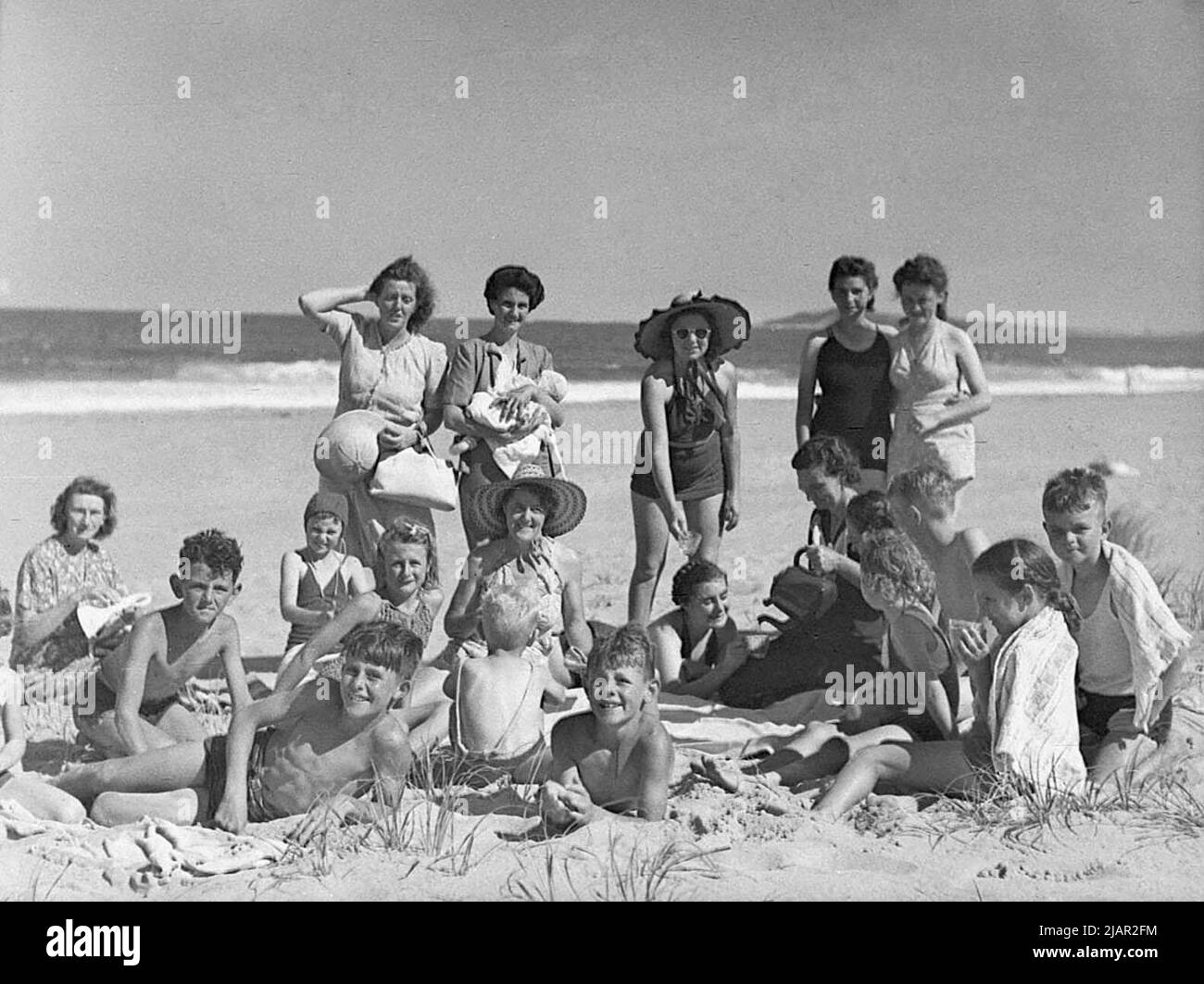 Women 1940s australia hi-res stock photography and images - Alamy