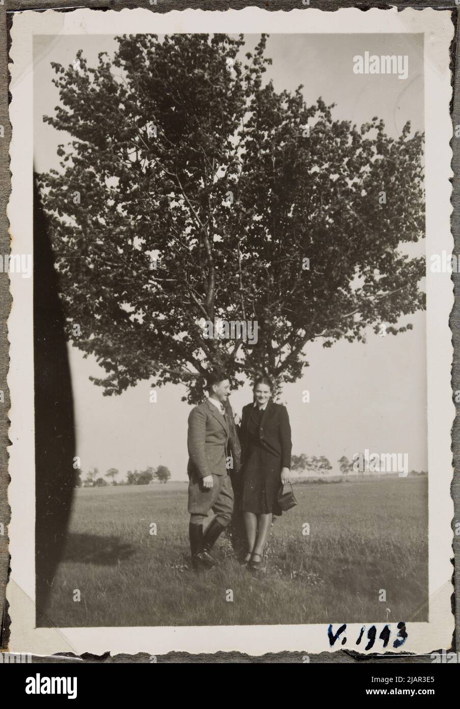 Stachiewiczówna Bronisława with a young man in officers under a ...
