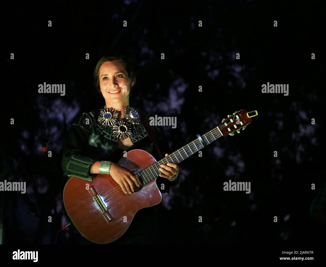 Damaris, Peruvian singer-songwriter, sang "Tusuy Kusun" at the Parque ...