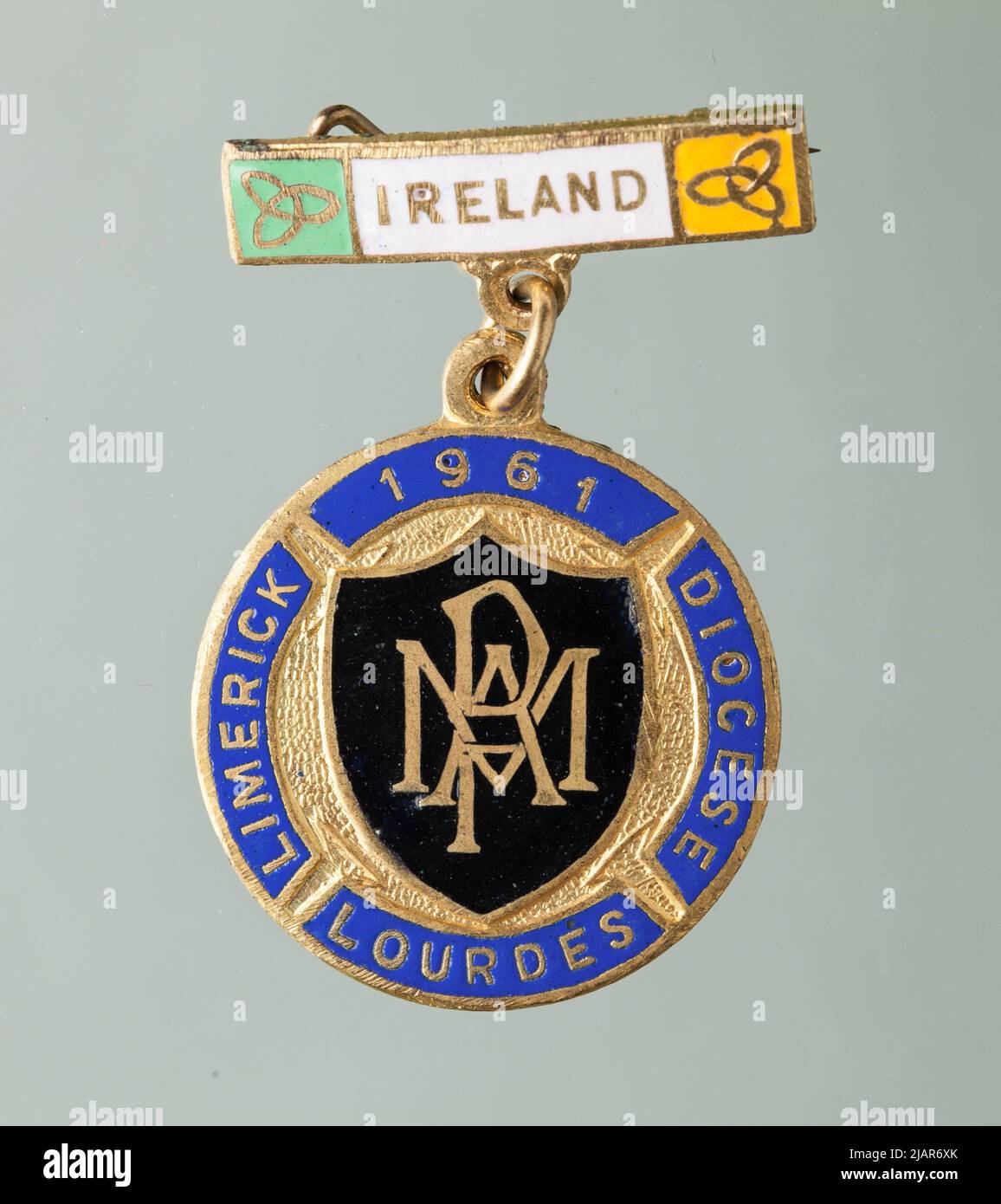 Pilgrim Badge: Limerick 1961 Stock Photo - Alamy