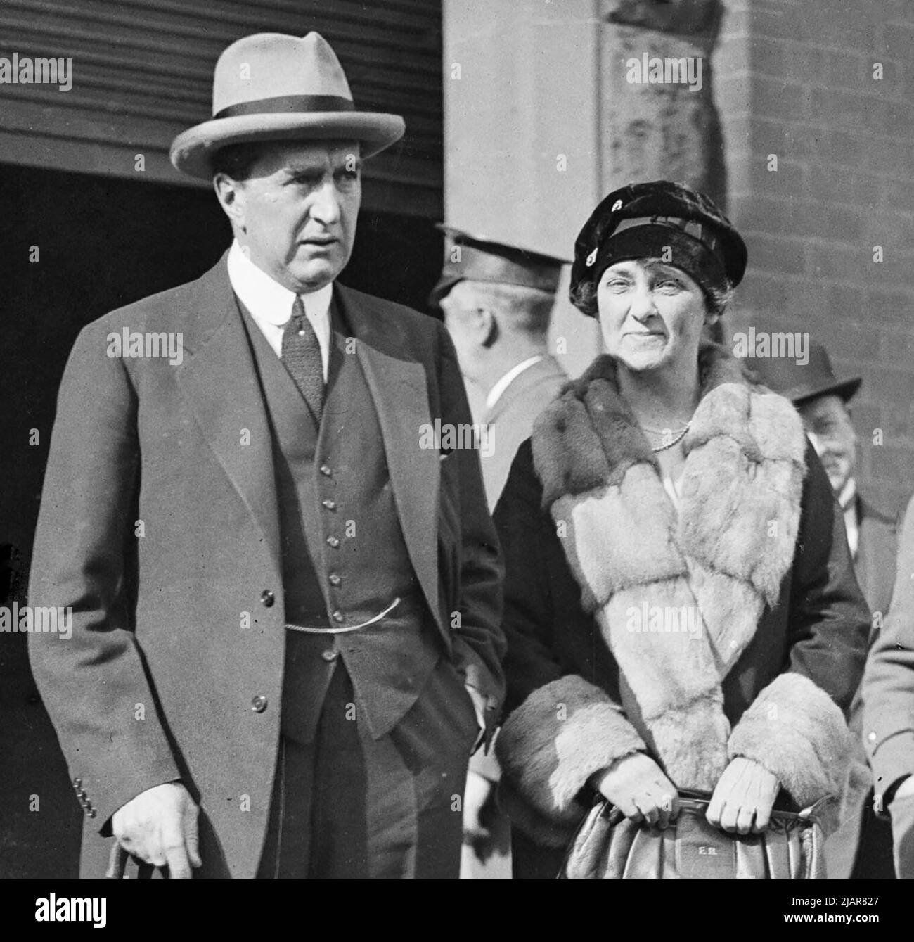 1920s husband and wife Black and White Stock Photos & Images - Alamy