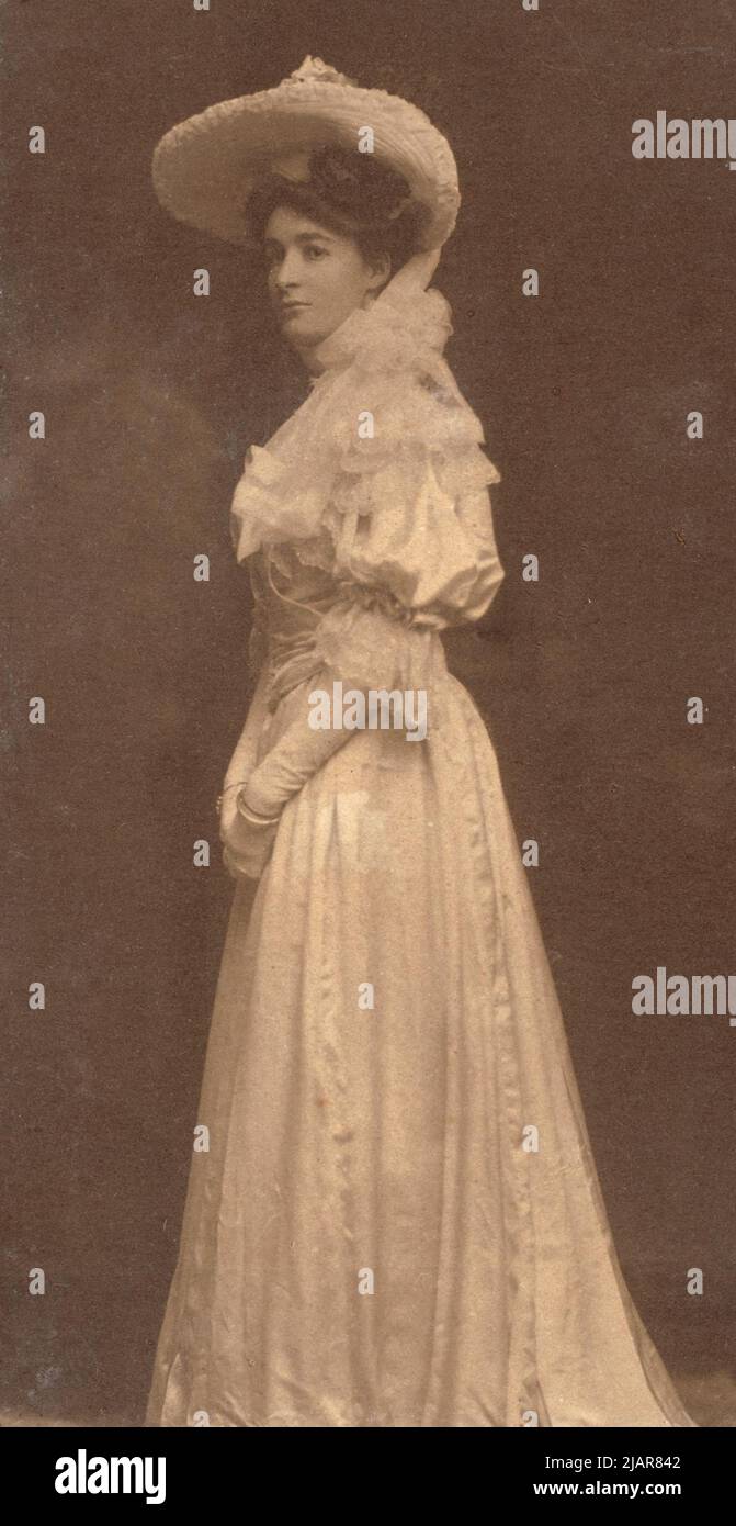 Ivy Deakin in her wedding dress, for her wedding to Herbert Brookes on ...