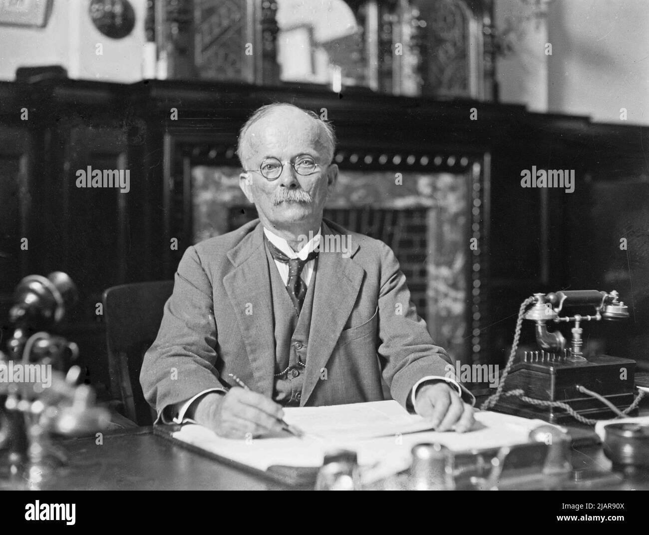 Australian engineer John Bradfield at his desk ca. 1932 Stock Photo - Alamy