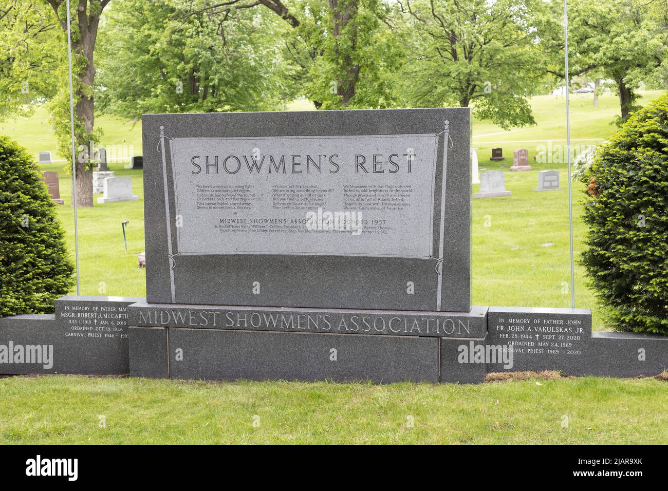 The Showmen's Rest Marker and shared burial area, at Lakewood Cemetery ...
