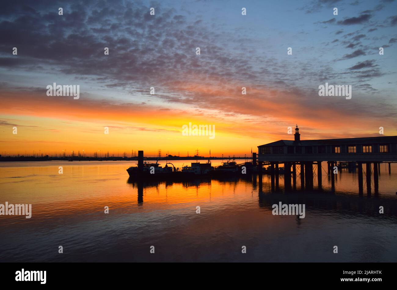 Silhouette port of london authority pla hi-res stock photography and ...