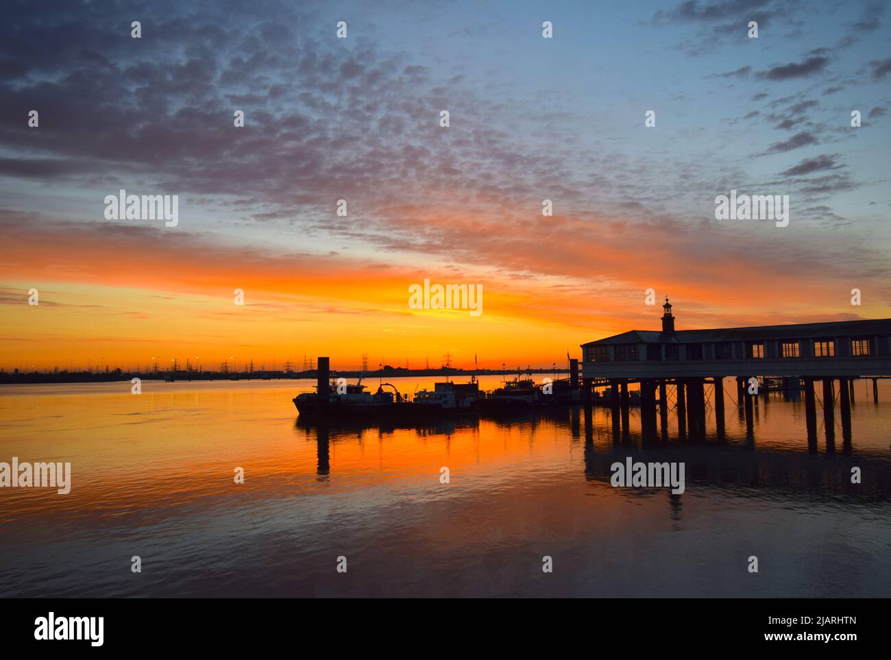 Silhouette port of london authority pla hi-res stock photography and ...