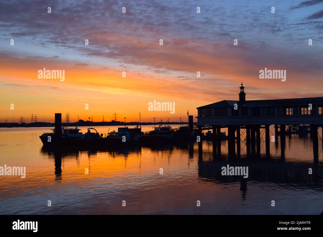 Silhouette port of london authority pla hi-res stock photography and ...