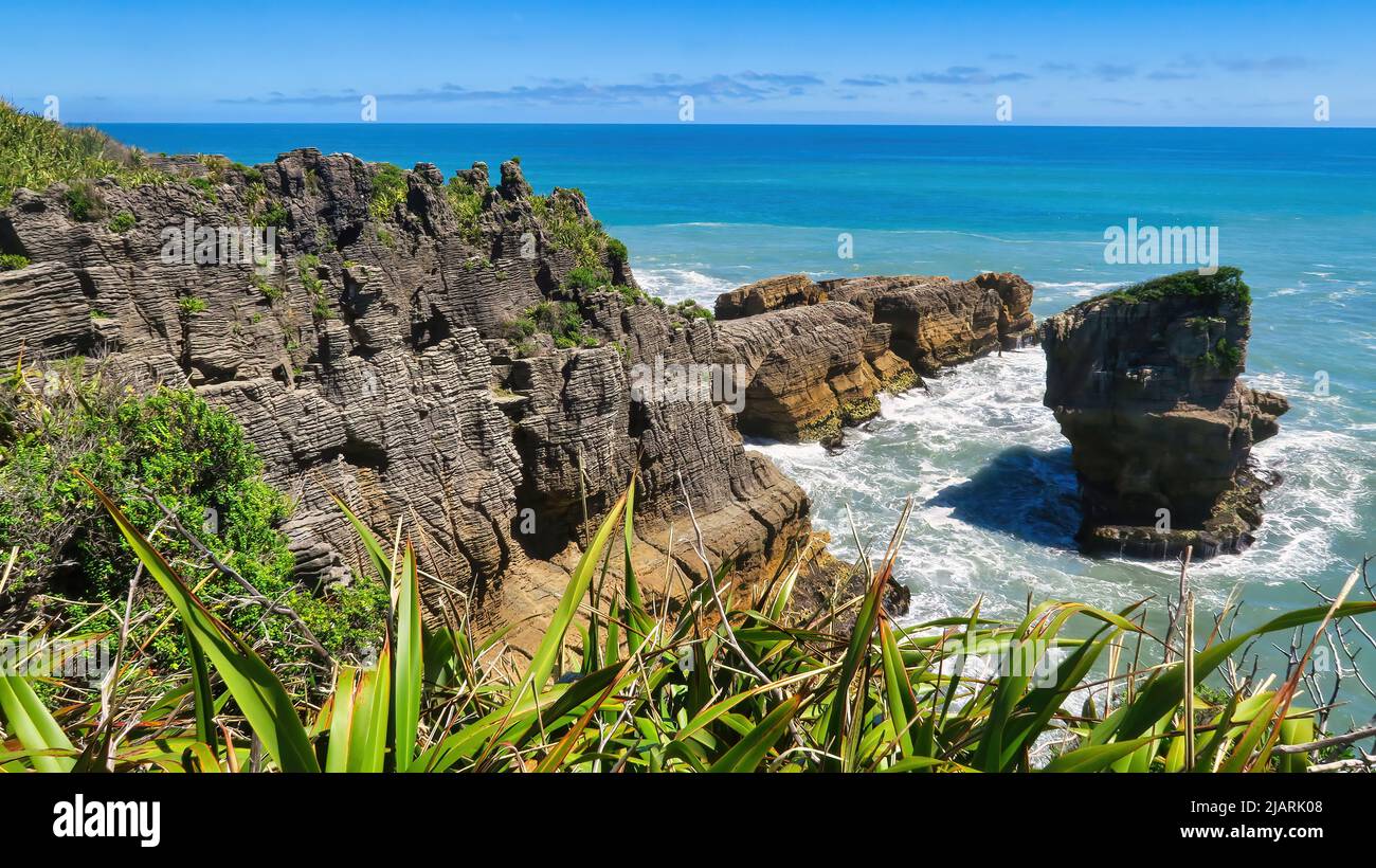 View of the Pancake Rocks and Sea at Punakaiki South Island New Zealand ...