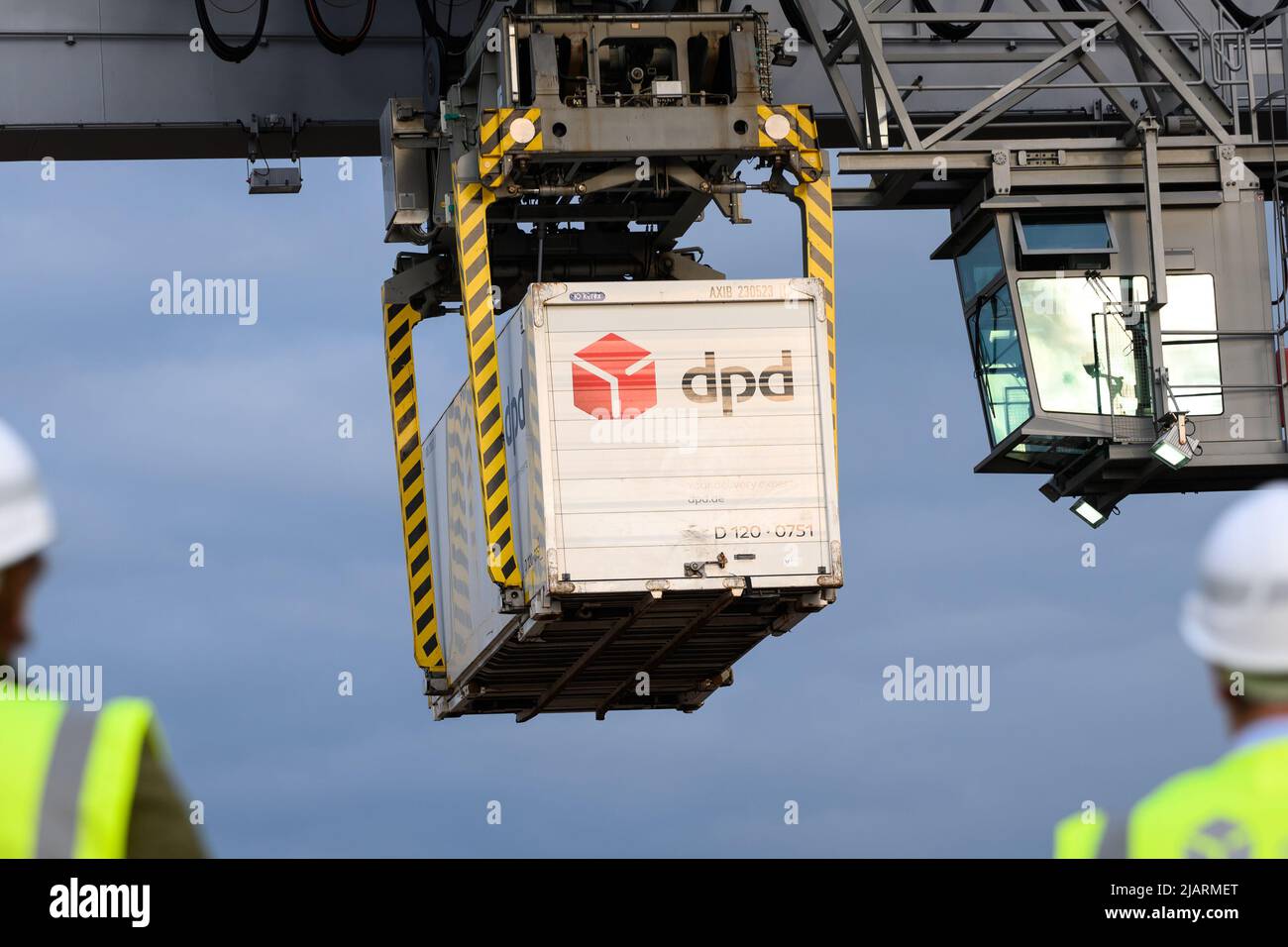 Hamburg, Germany. 30th May, 2022. One of the DPD containers is loaded ...