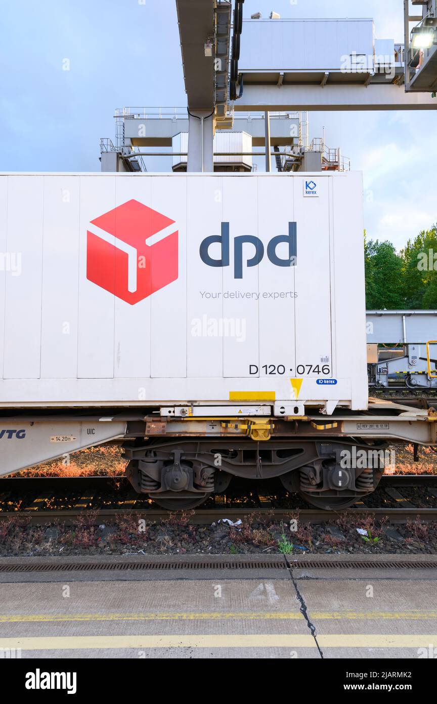 Parcels train hi-res stock photography and images - Alamy