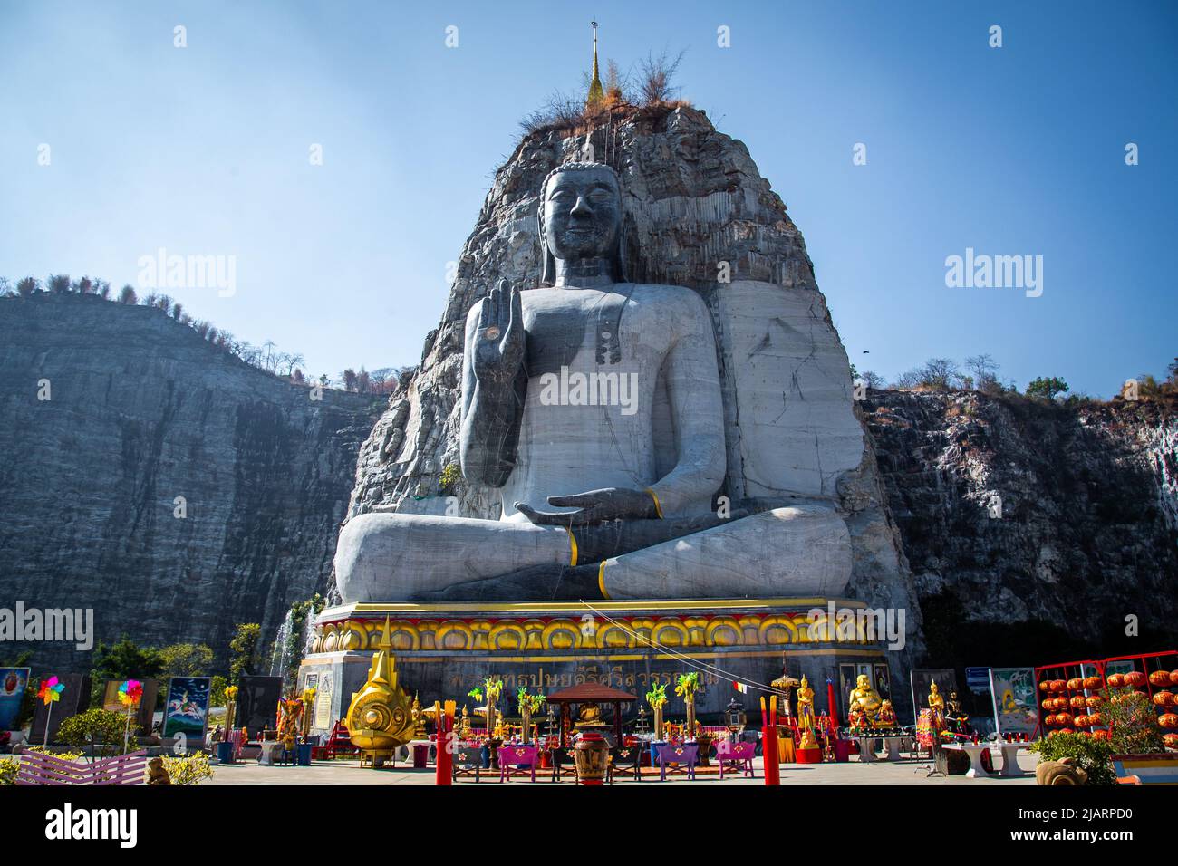 Luang Pho U Thong or Phra Phuttha Pusaya Khiri Sri Suvarnabhumi ...
