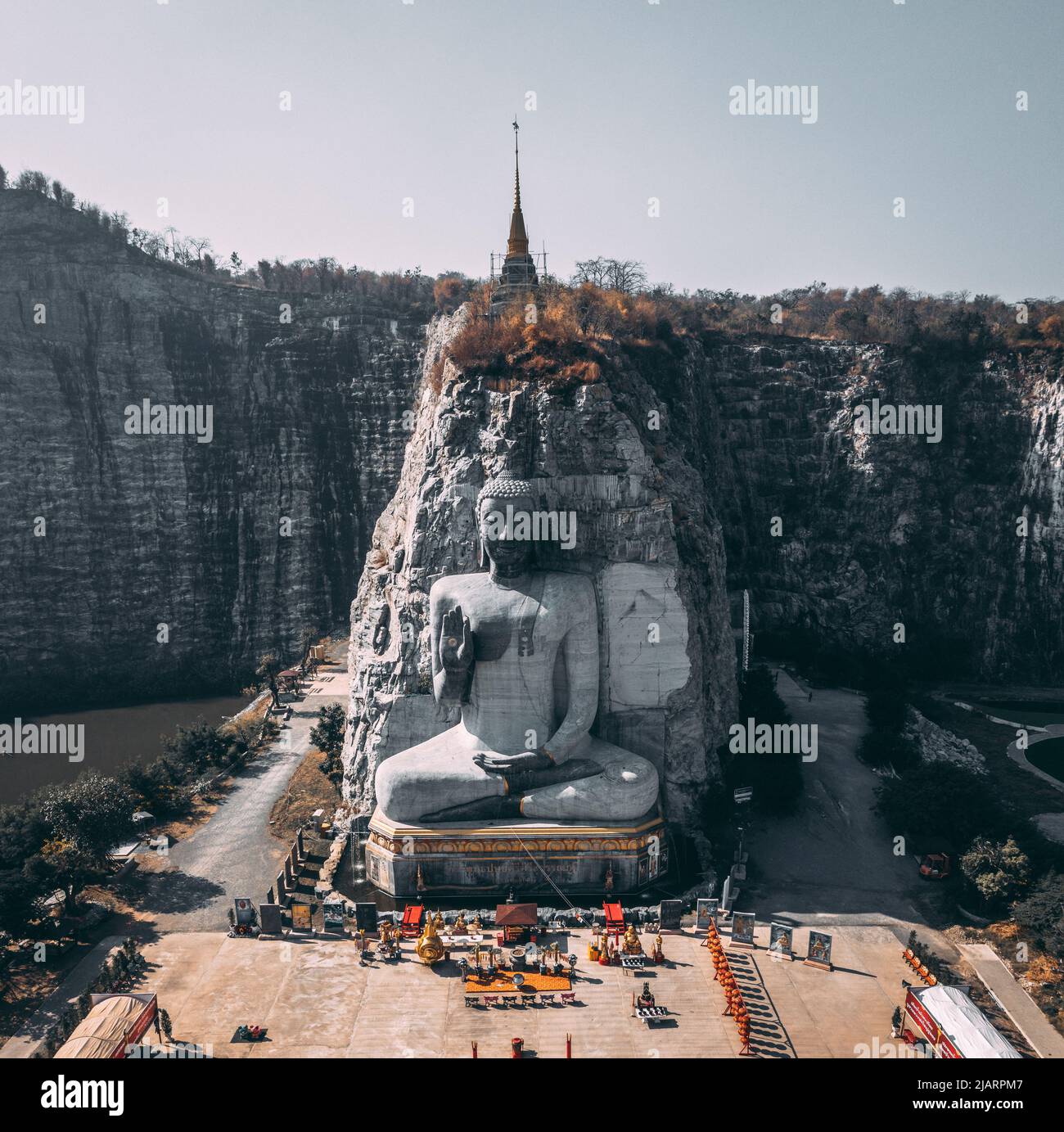 Luang pho u thong hi-res stock photography and images - Alamy
