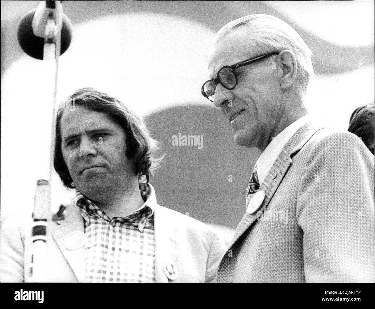 Der SPD-Politiker Wolfgang Roth mit Ministerpräsident der DDR Willi ...