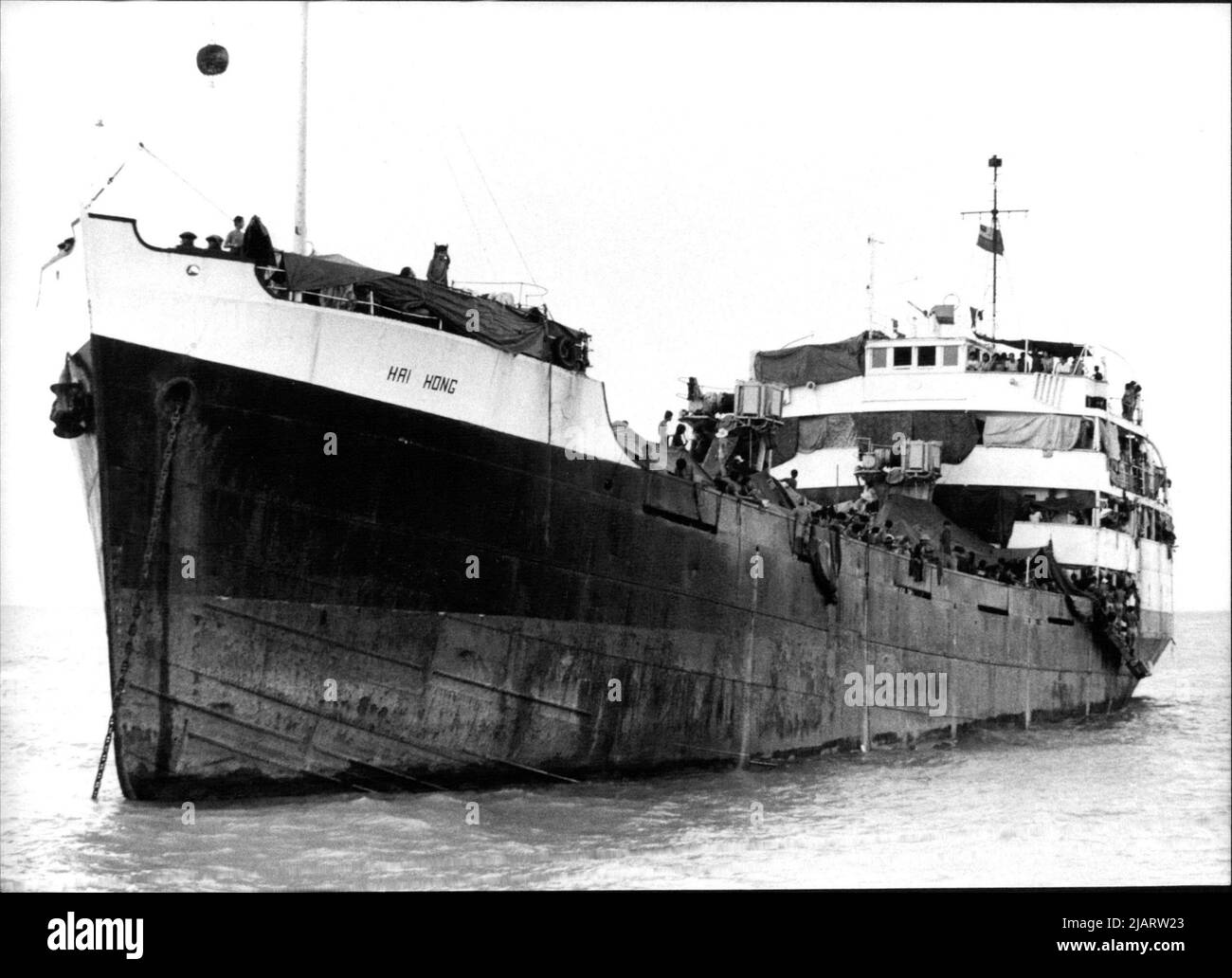 Das Flüchtlingsschiff Hai-Hong vor der Küste von Malaysia, 1978 Stock ...