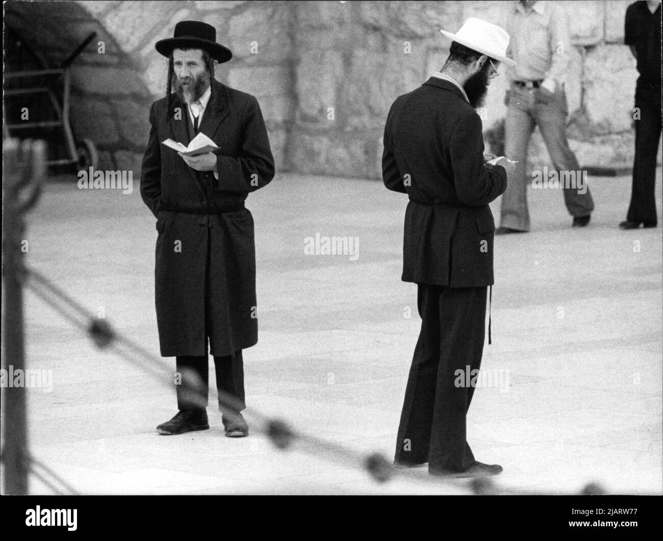 Orthodoxen Juden in Jerusalem Stock Photo - Alamy