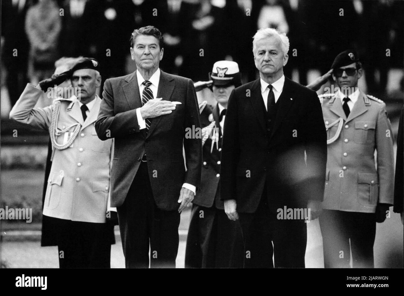 Nationalhymnen hi-res stock photography and images - Alamy