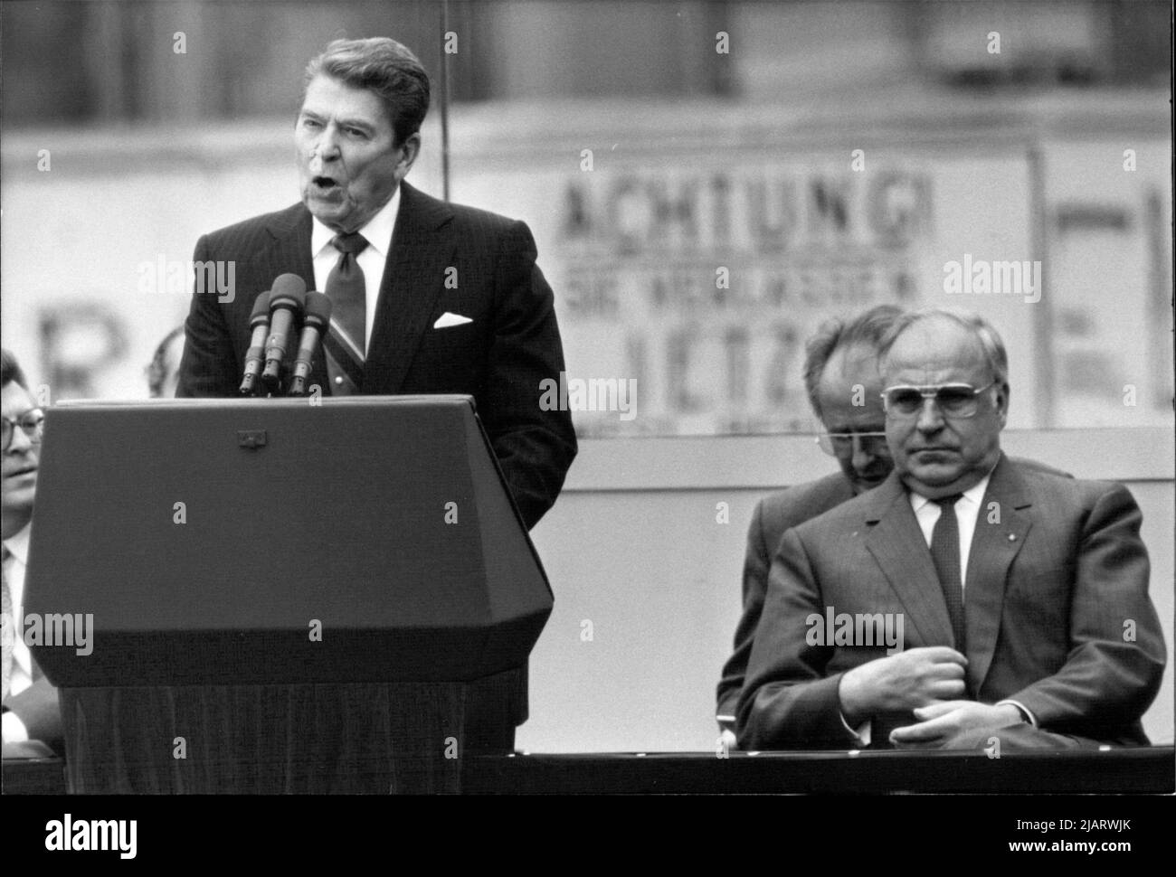 Vor dem Brandenburger Tor hielt US-Präsident Ronald Reagan eine Rede ...