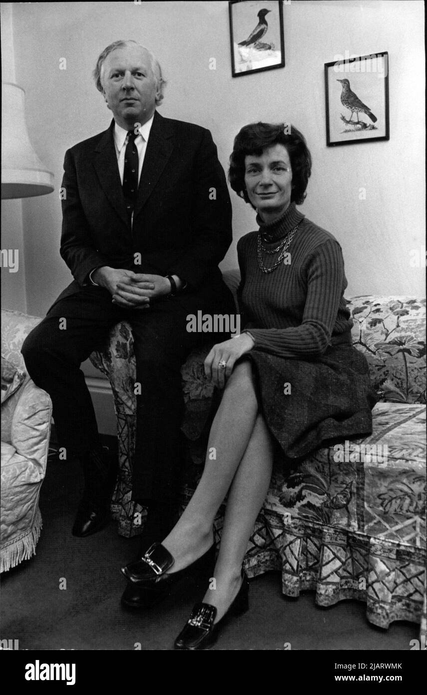 Der britische Arbeitsminister James Prior mit seiner Frau Stock Photo ...