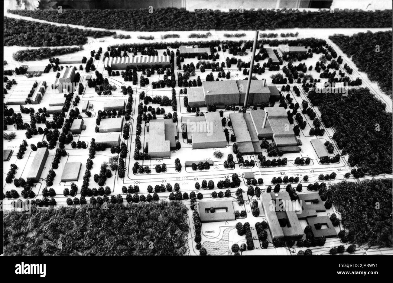 Ein Bild des Modells für die Wiederaufbereitungsanlage in Wackersdorf ...