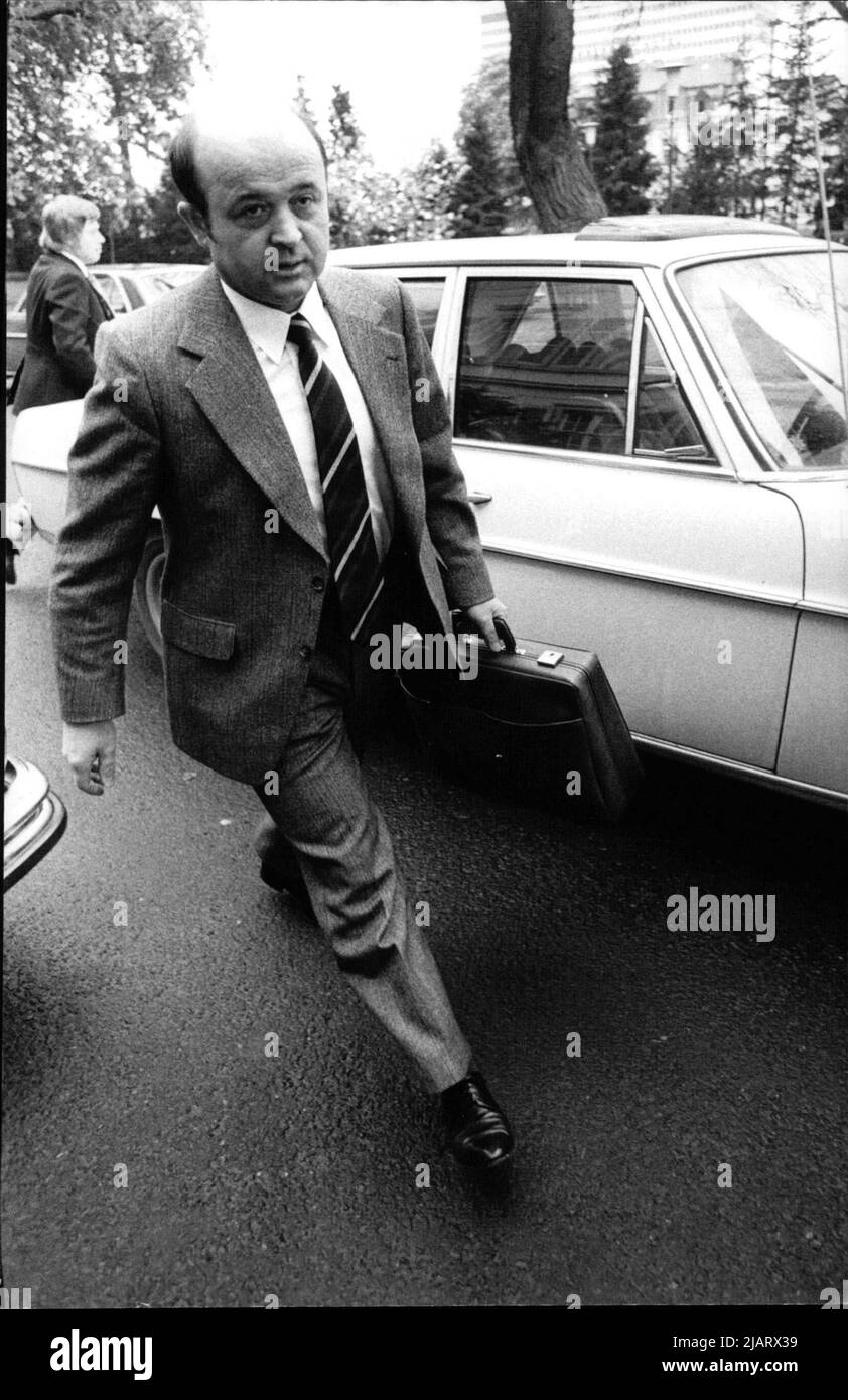 Kanzleramtschef Dr. Manfred Schüler Stock Photo - Alamy