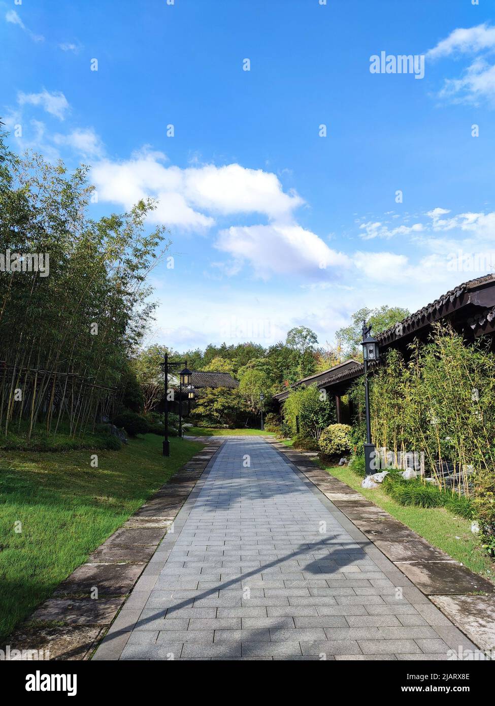 Path in chinese garden hi-res stock photography and images - Alamy