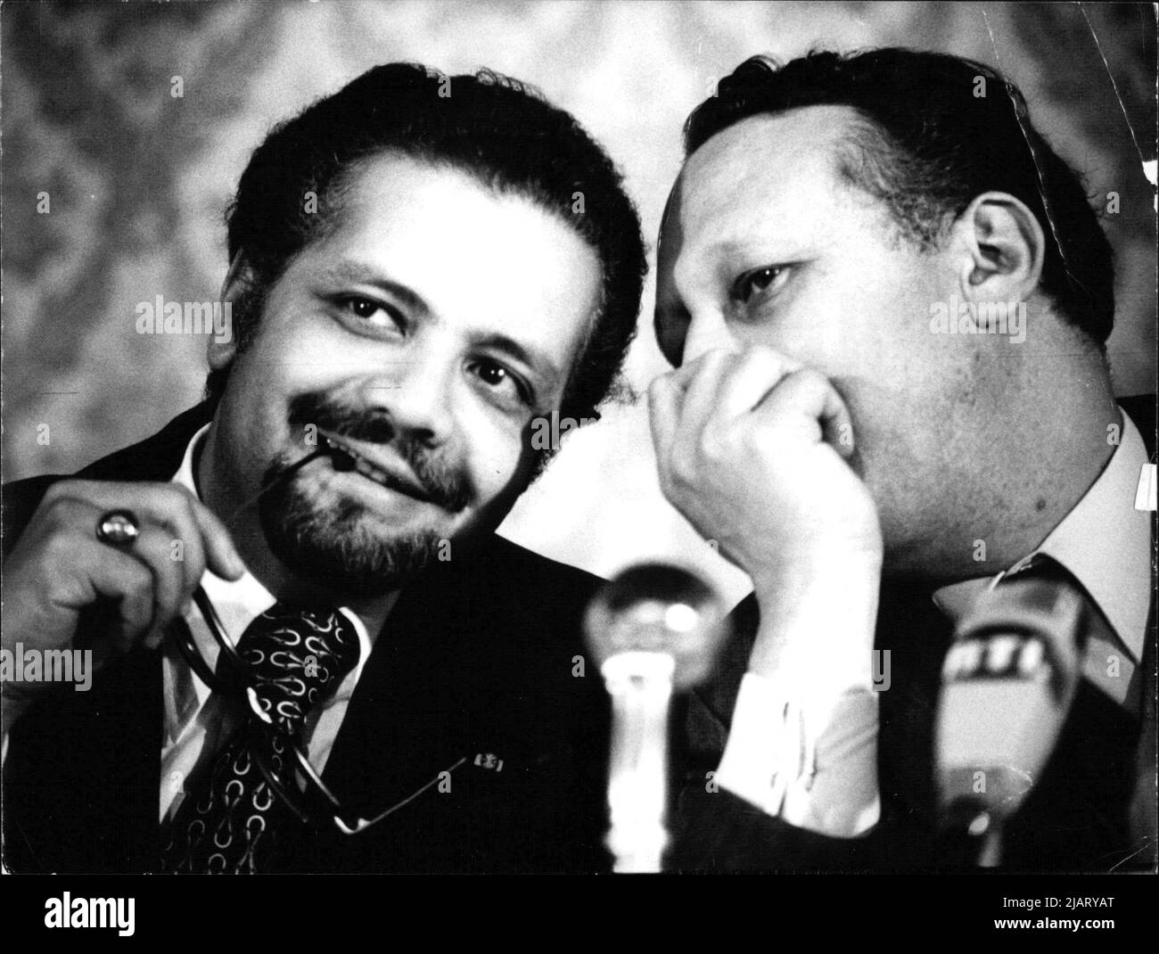 Saudi sheikh Black and White Stock Photos & Images - Alamy