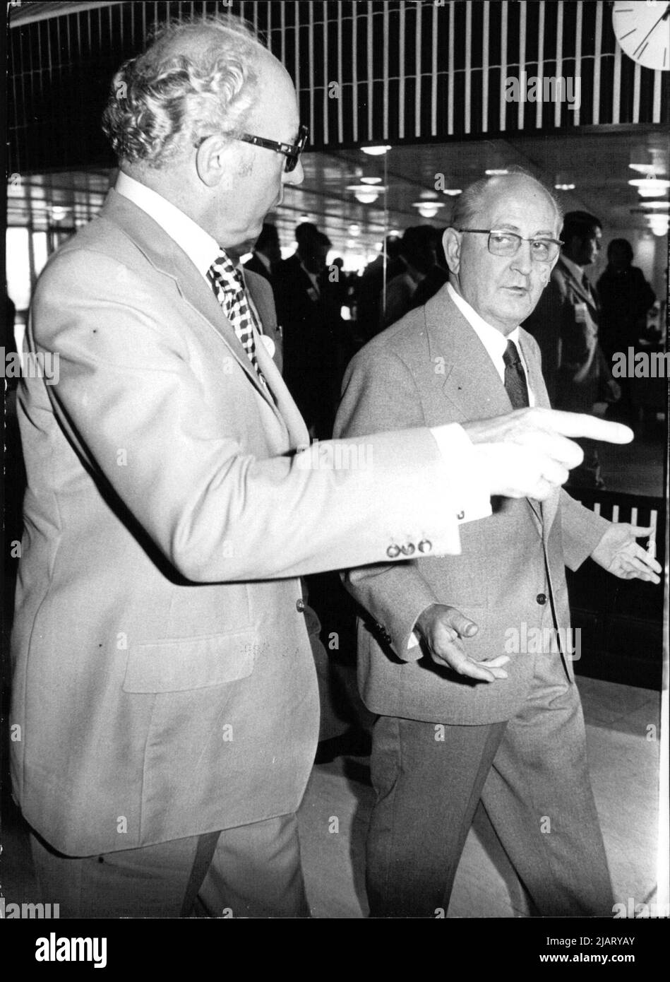 Minister für Auswärtige Angelegenheiten der DDR, Otto Winzer und ...