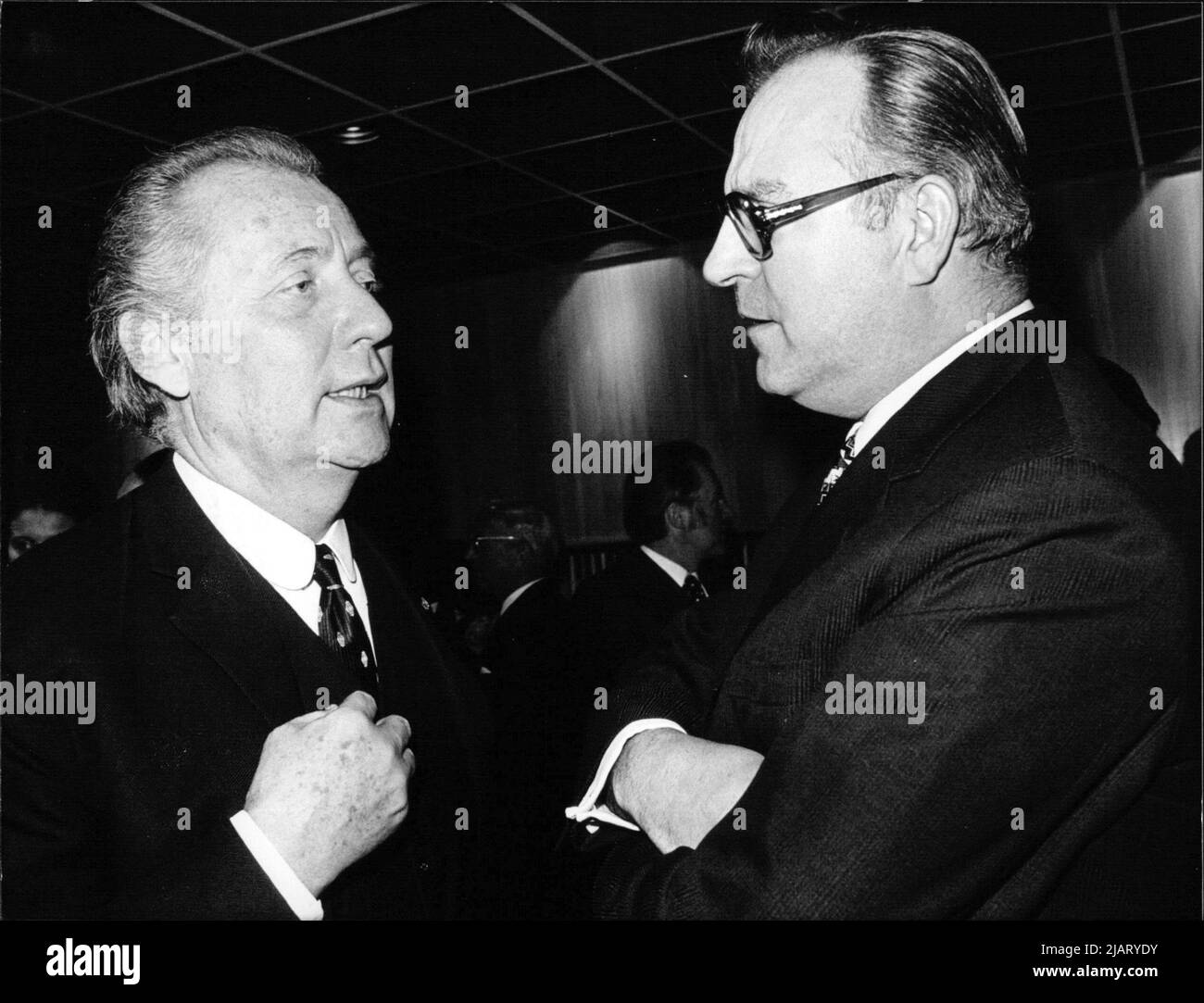 Deutscher Verleger Axel Springer mit ehem. Bundeskanzler Helmut Kohl ...