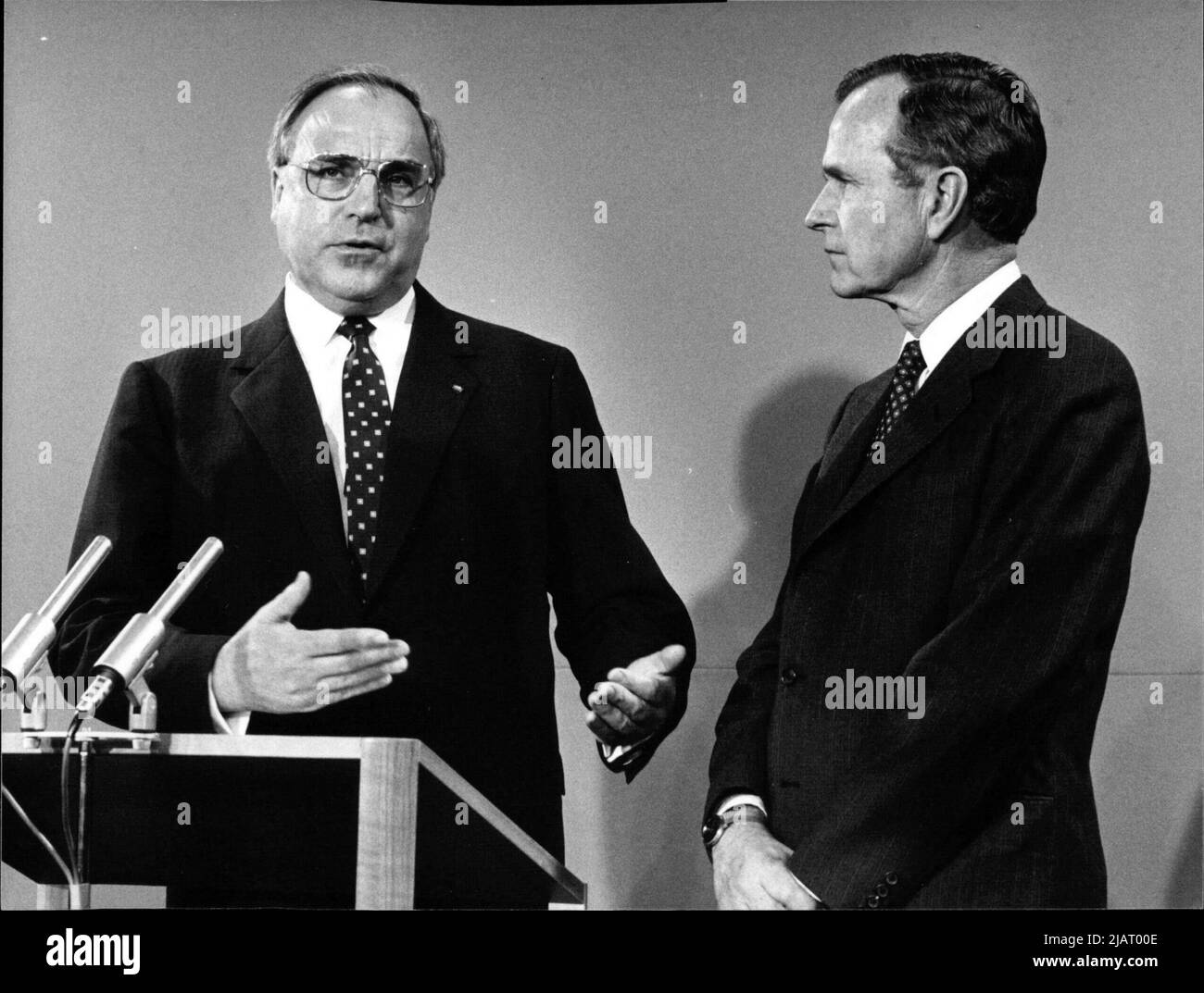 1983 bush hi-res stock photography and images - Alamy