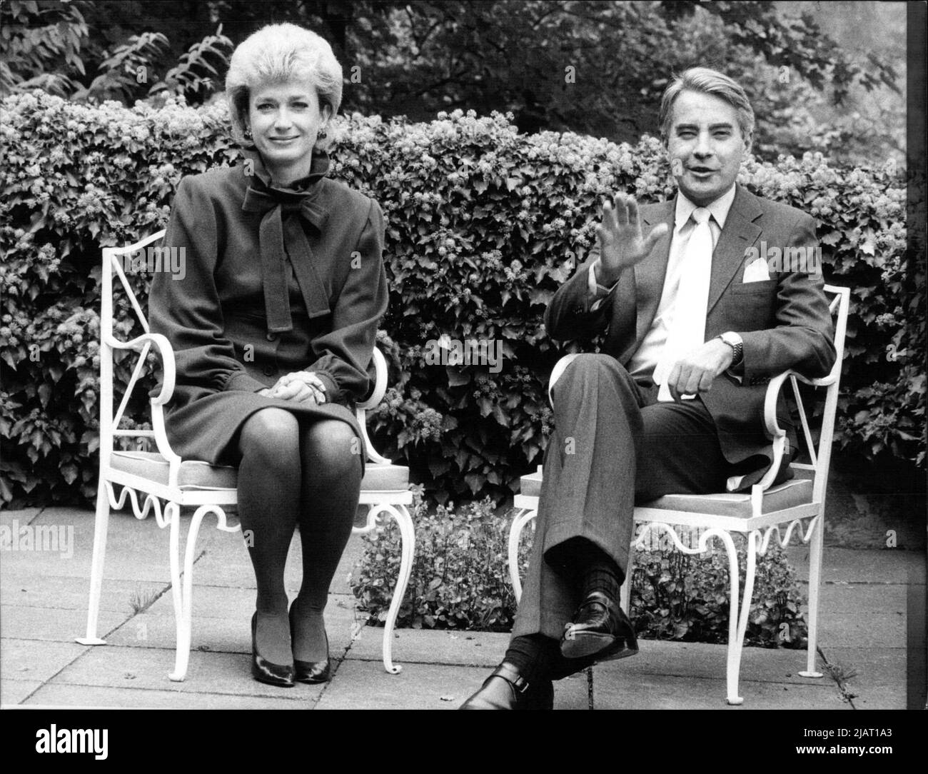Das Bild zeigt Richard Burt, den US-Botschafter in Bonn mit seiner ...