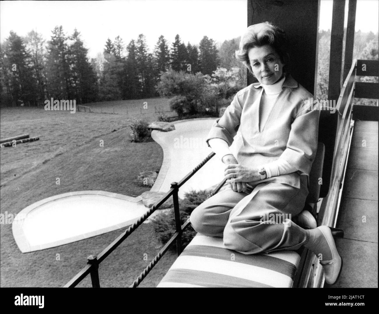 Die Schauspielerin Lilli Palmer in ihrem Haus in der Schweiz bei ...