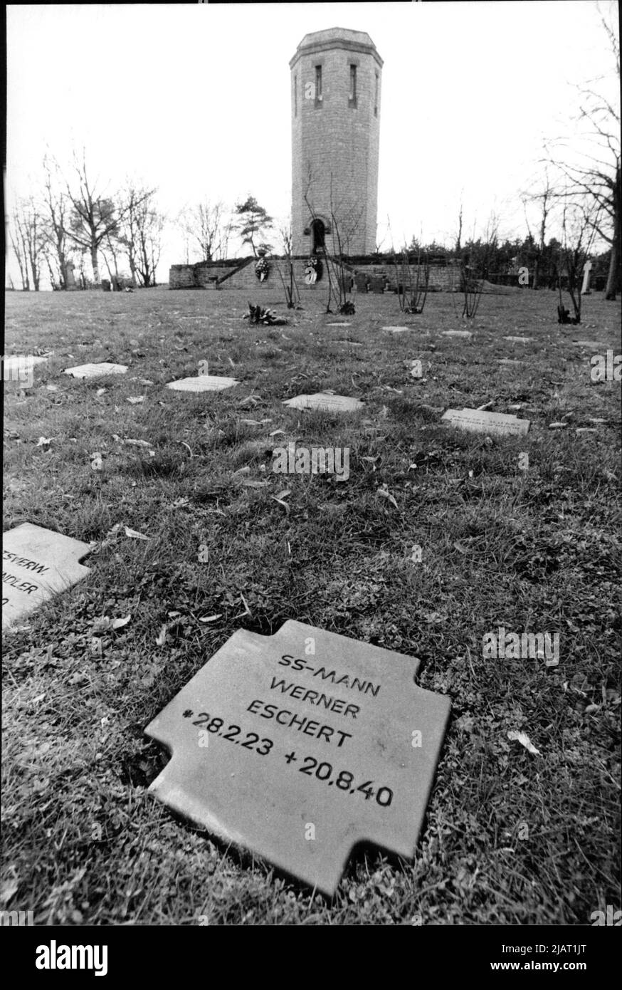 Die Abbildung zeigt das Grab eines deutschen Soldaten am ...