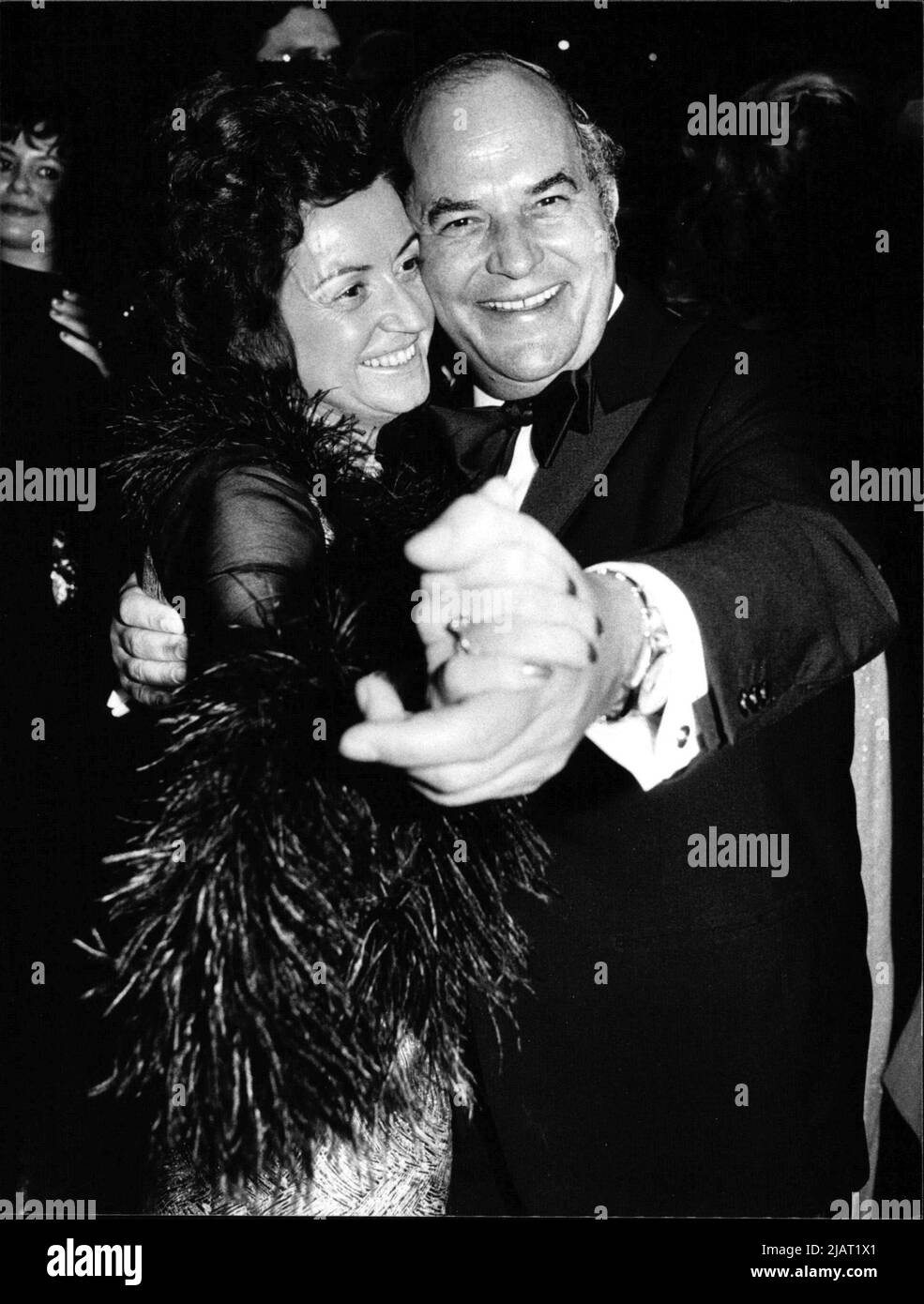 Foto des Bundestagspräsidenten Dr. Rainer Barzel mit seiner Frau ...