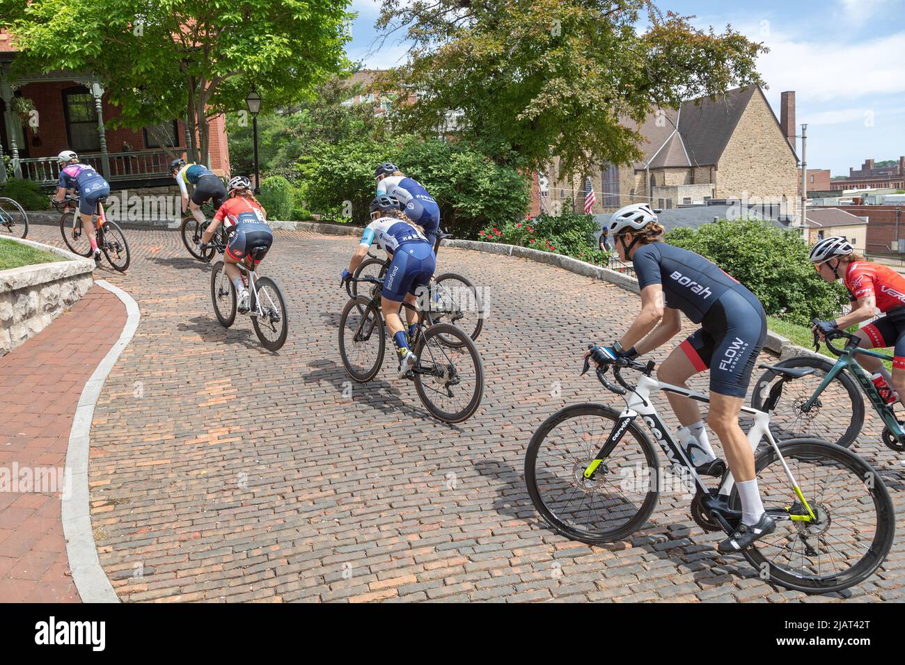 Women’s Category 1, 2, 3, and Pro bicycle race at the 2022 Snake Alley ...