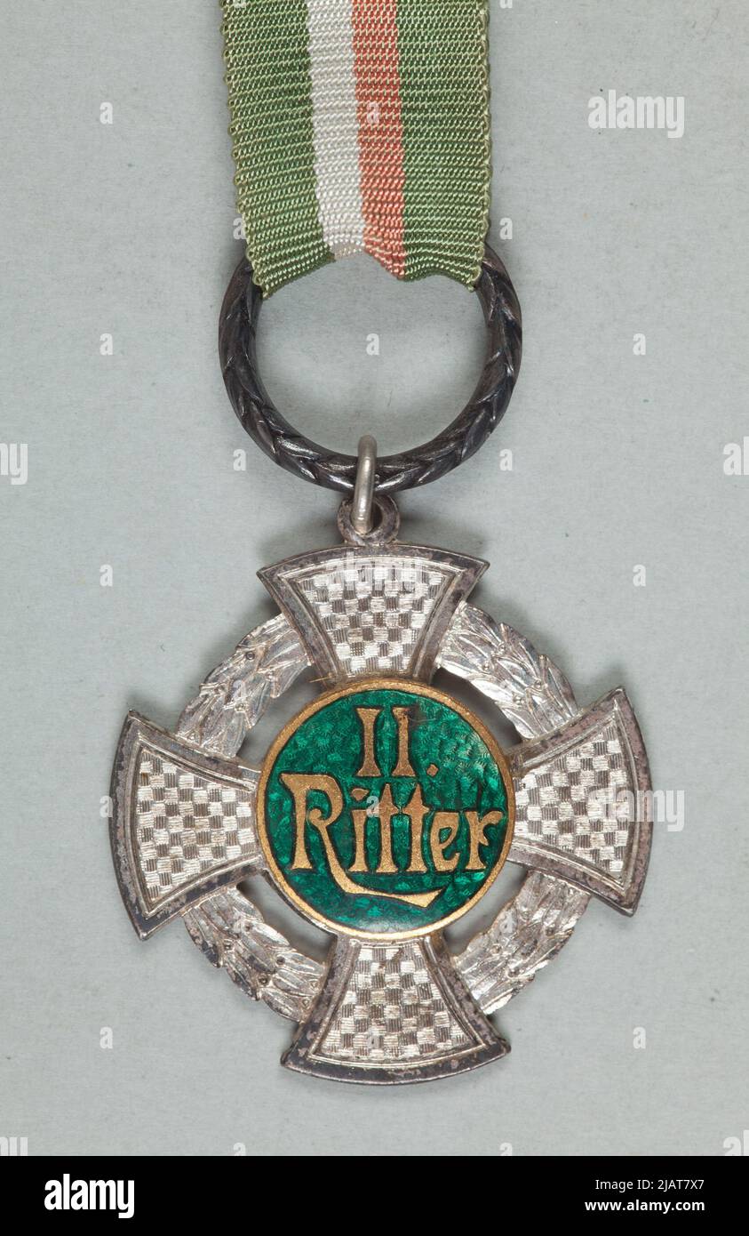 Ritter II badge, metal, enamel; on suspension of material in green ...