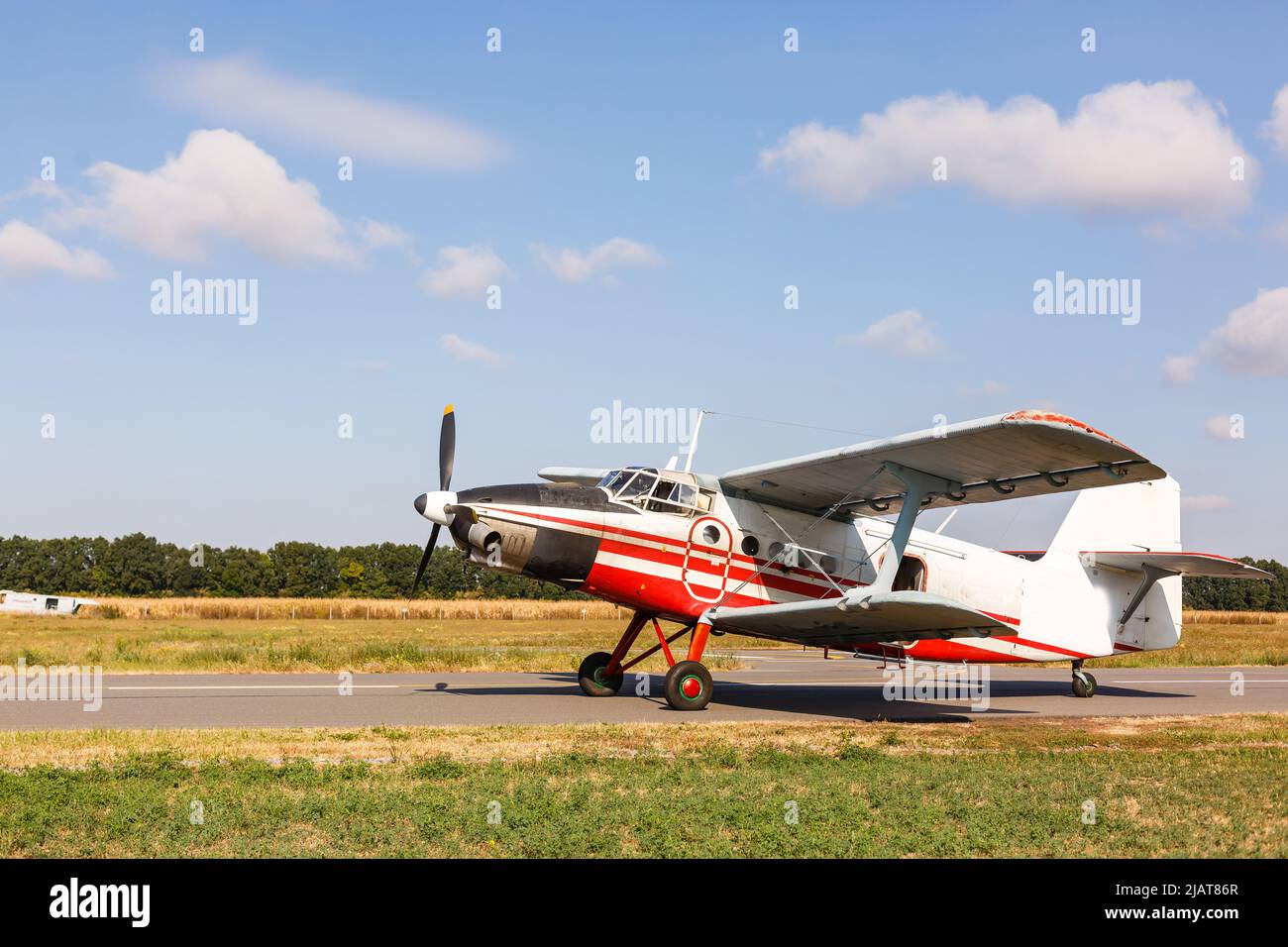 Small sports aircraft taxiing hi-res stock photography and images - Alamy